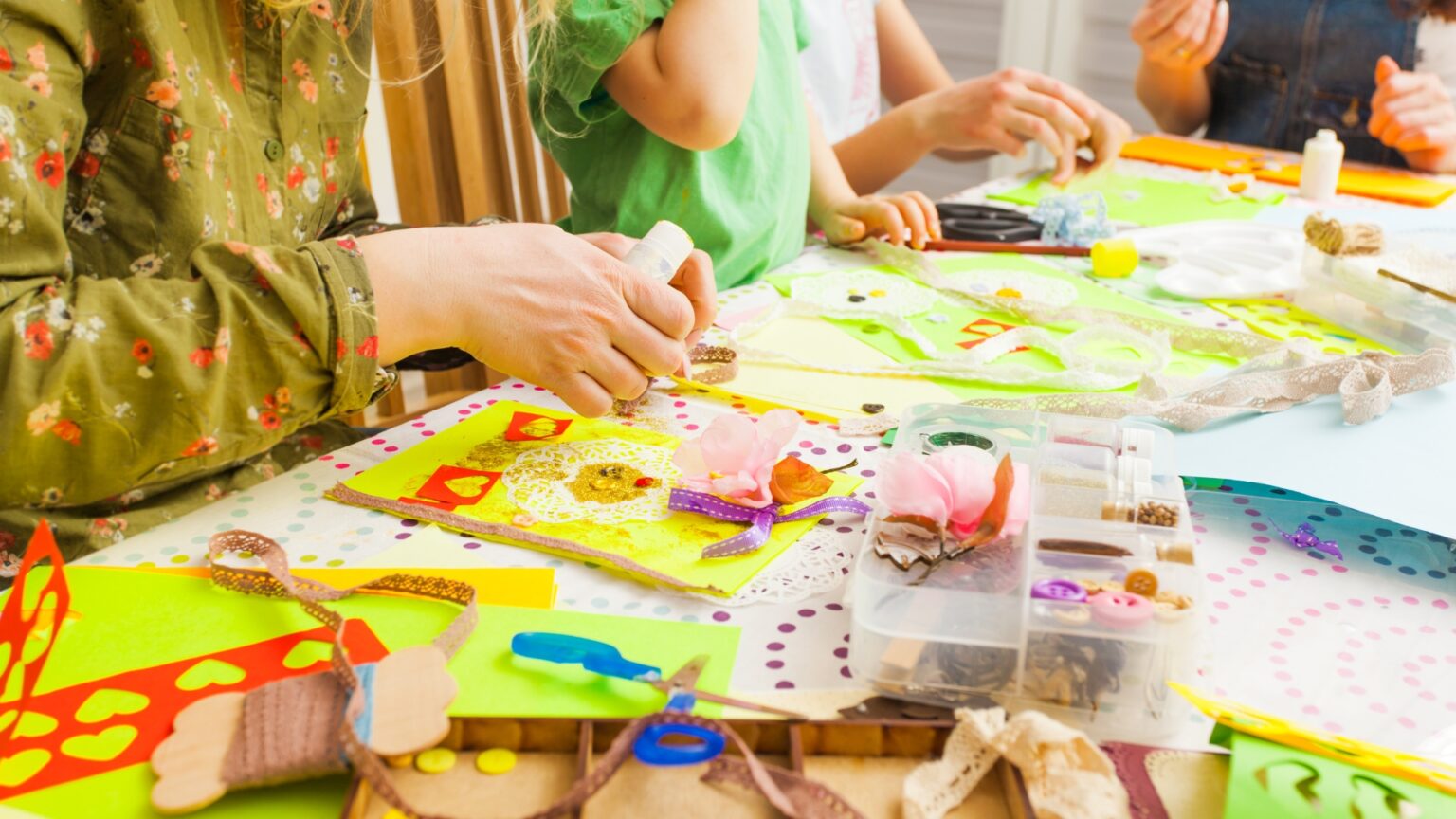 O que é cultura maker na educação e como implementar o método - Escolaweb